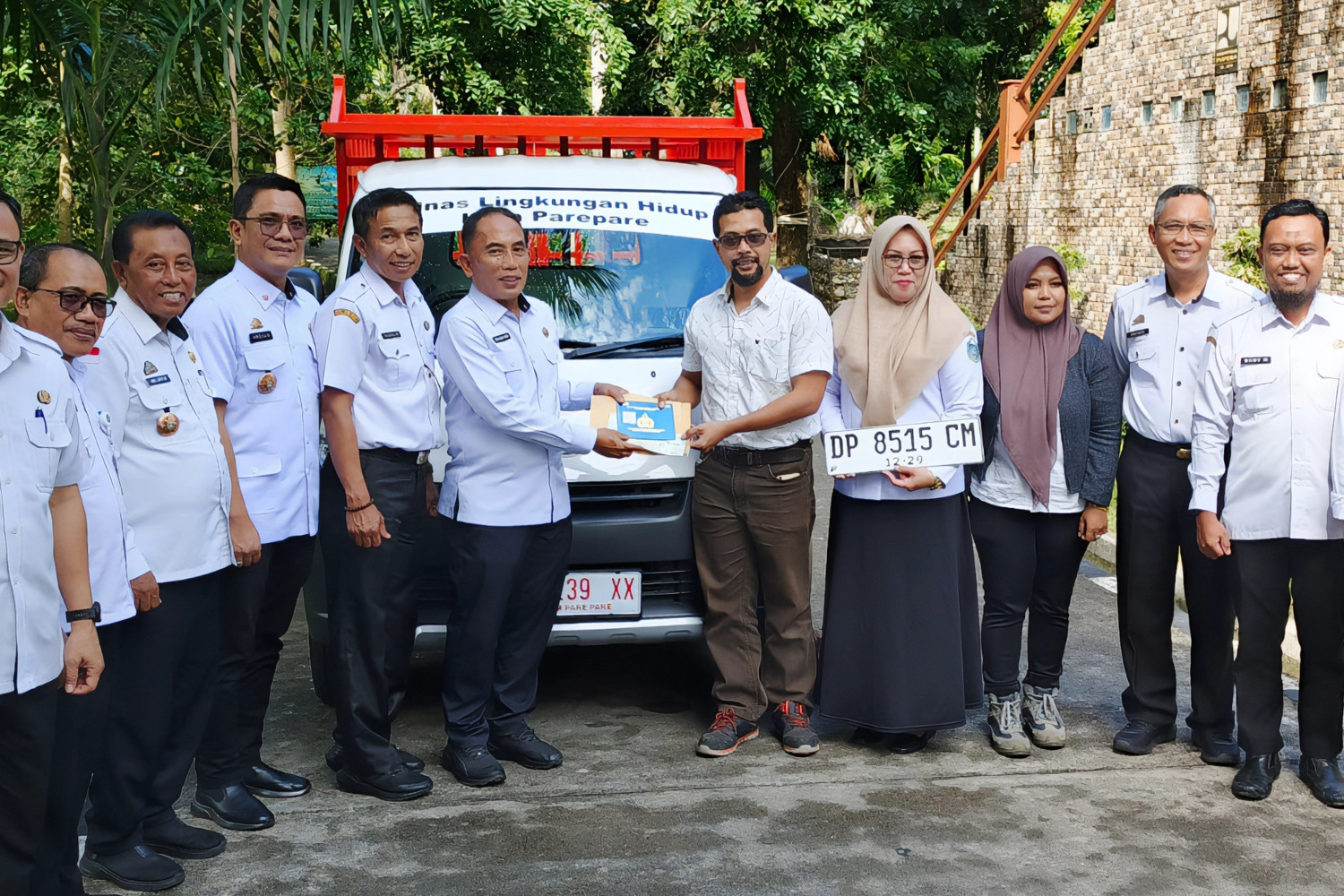 Pemkot Parepare Terima Bantuan Kendaraan Pengangkut Sampah dari PT ...